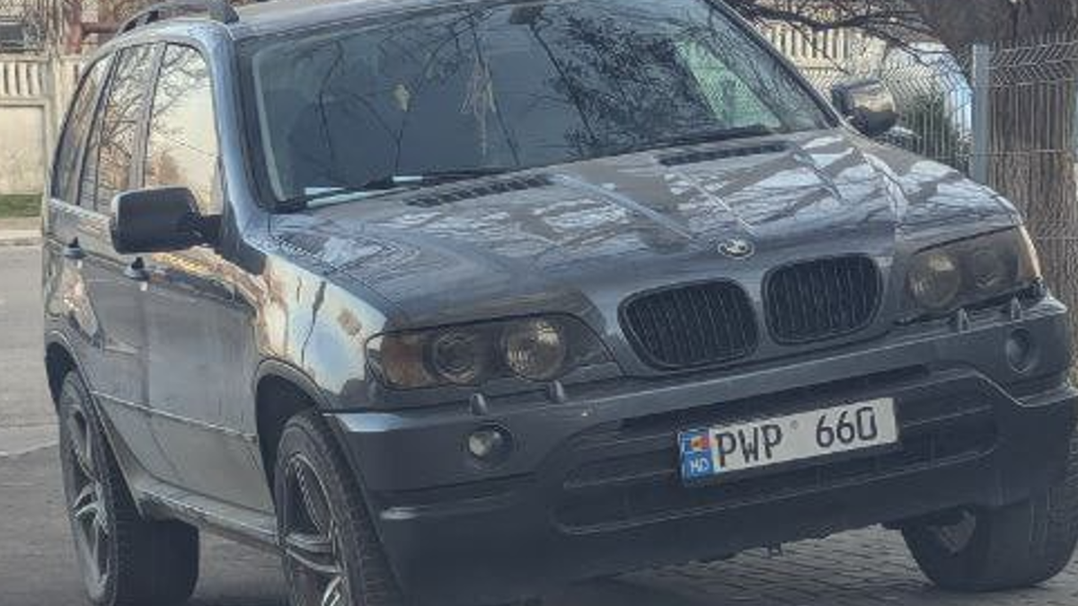 (POZA ZILEI) „Cel mai șmecher din parcare”. Șoferul unui BMW „s-a ...