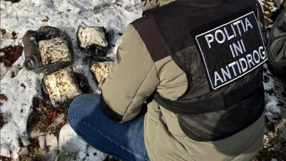 (VIDEO) Un cuplu din Edineț au închiriat un apartament în Chișinău în care depozitau droguri de ...