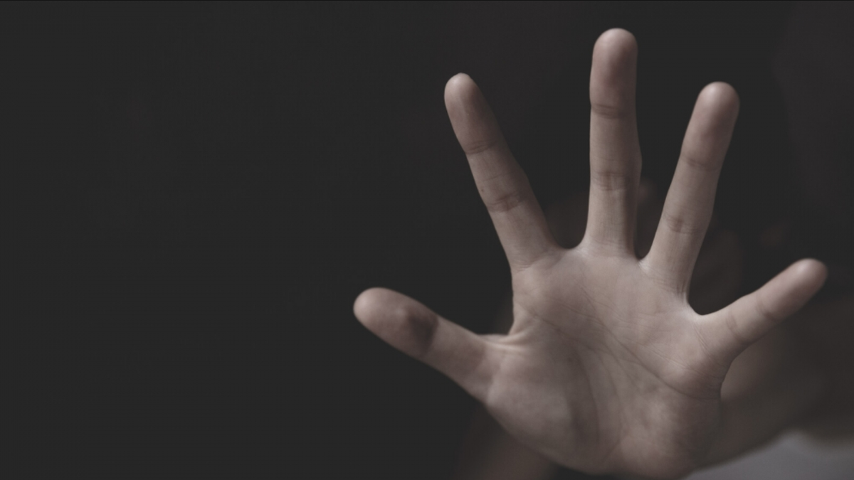 Tânăr cu dizabilități, violat de 2 indivizi | Puls Media