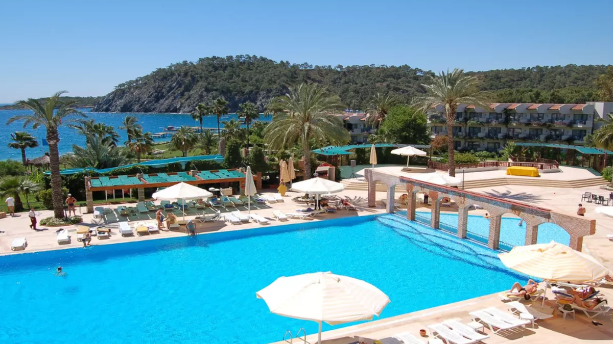 O româncă a plătit 1.700 de euro pentru o vacanță în Turcia și a fost luată la bătaie în hotel ...