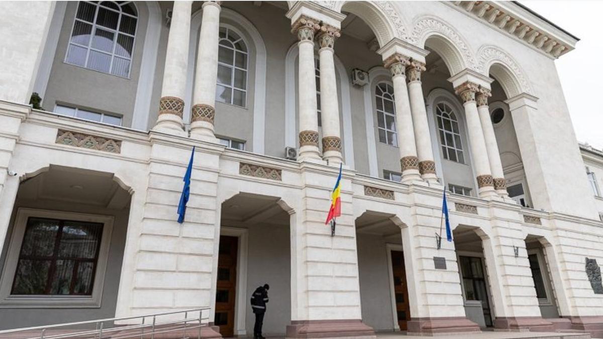 Doi adjuncți noi interimari ai procurorului general interimar: Sergiu ...