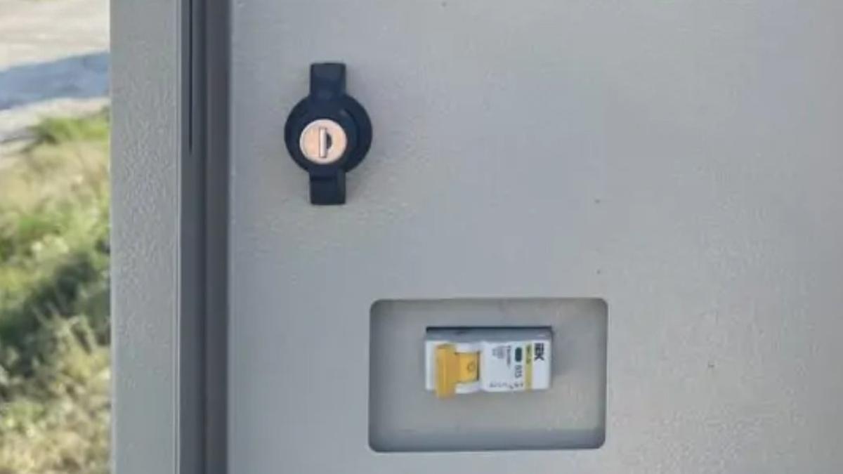 Zeci de consumatori fără electricitate, după ce un post de transformare ...