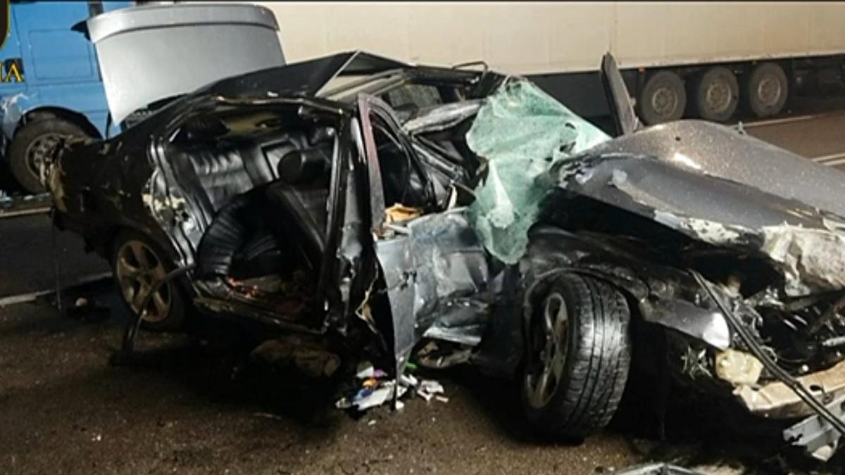 (VIDEO) Momentul producerii unui grav accident, soldat cu un mort și doi răniți, la Ungheni ...