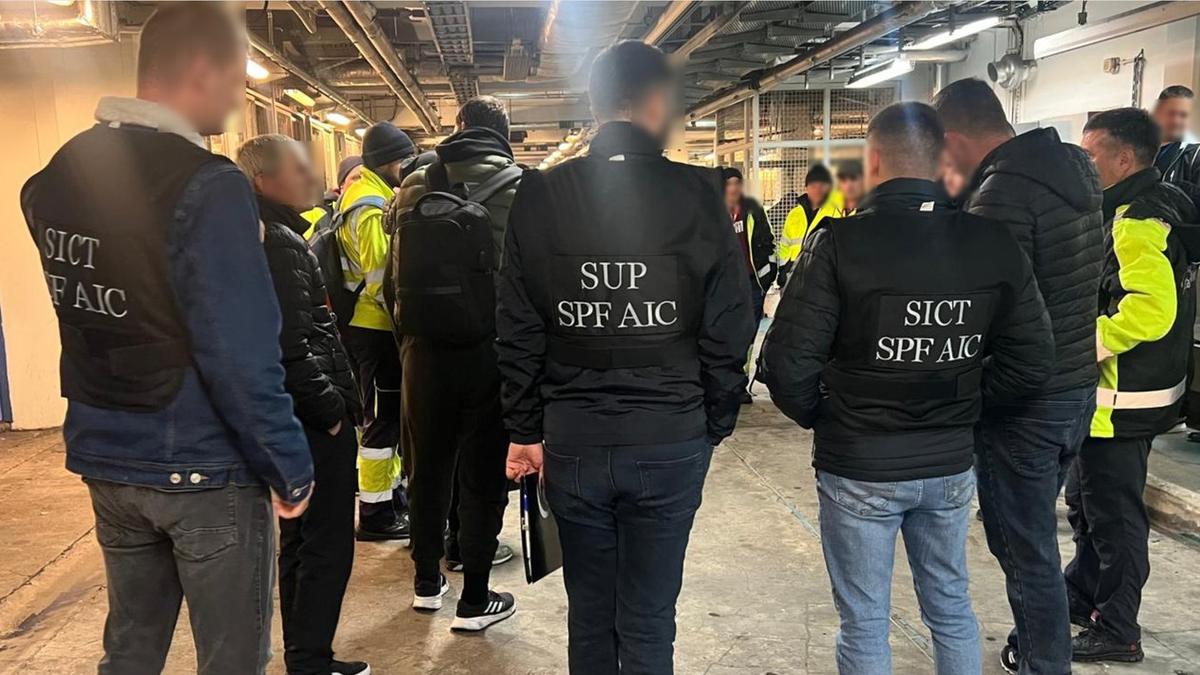 Bărbat reținut pentru furt de bani din bagaj la Aeroportul ...